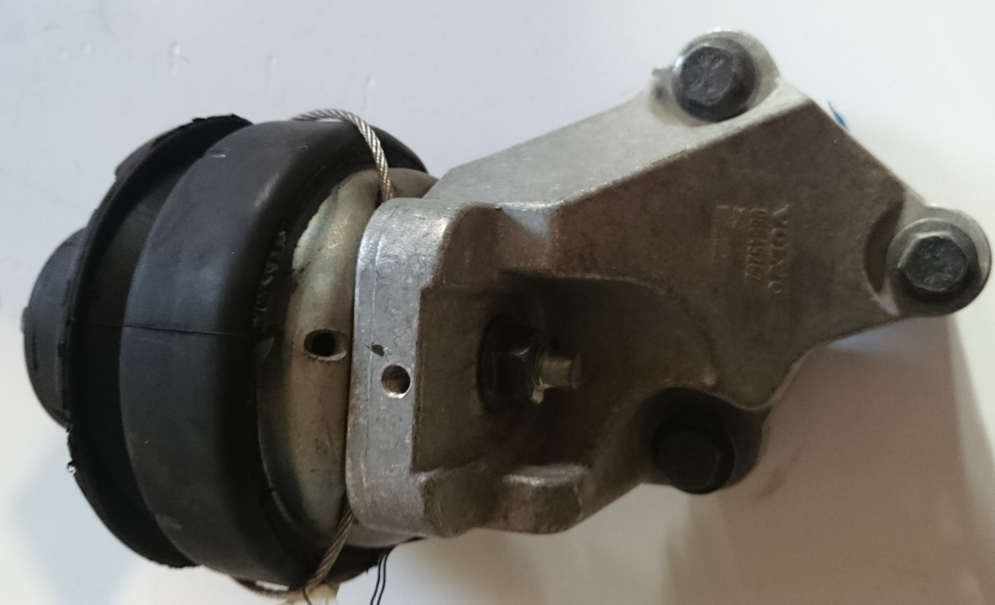 Alu beslag foran på motor Ny 9161141